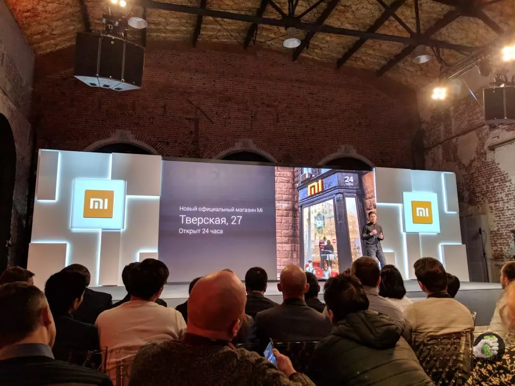 Xiaomi ने रशियन किंमत मिक्स 2 वर म्हटले आणि आयफोनऐवजी ते खरेदी करण्याची ऑफर केली 8094_2