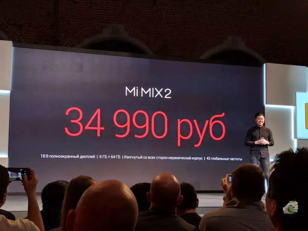 Xiaomi nomis la rusan prezon ĉe MIX 2 kaj ofertis aĉeti ĝin anstataŭ la iPhone 8094_9