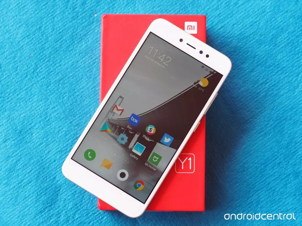 Xiaomi Clone մեքենան տվել է Xiaomi Redmi Y1 եւ Y1 Lite 8127_1