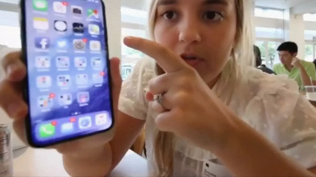 Apple თანამშრომელი სამსახურიდან გაათავისუფლეს მისი ქალიშვილი ვიდეო შესახებ iphone x 8155_0