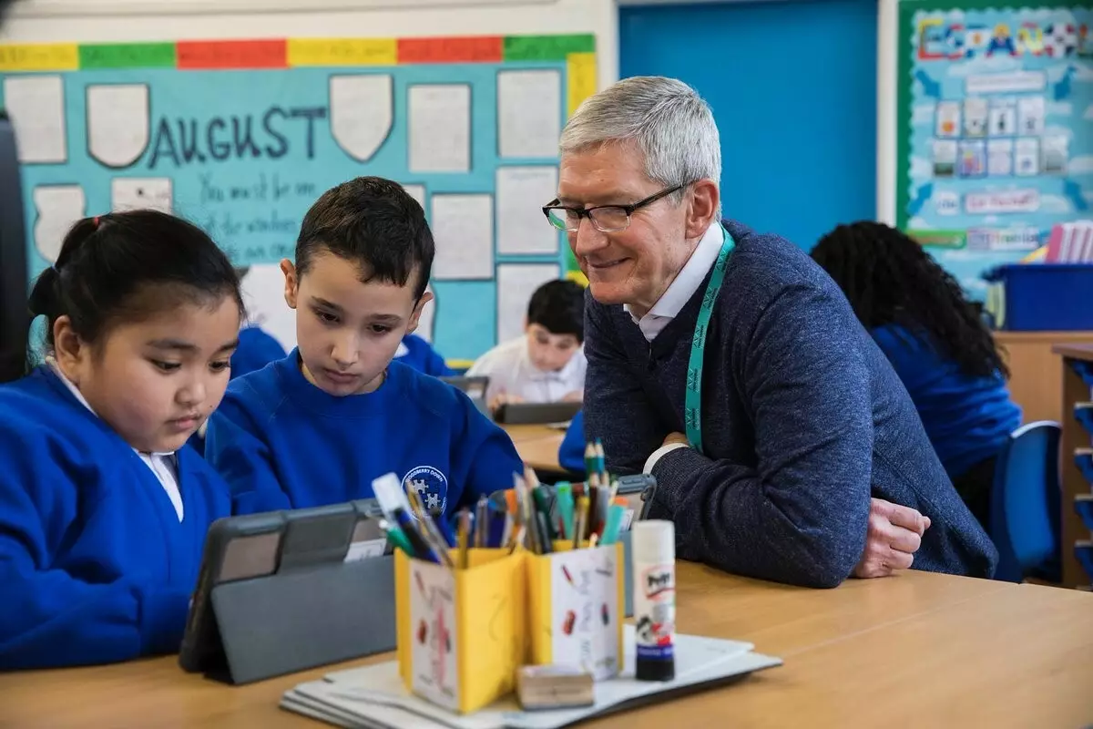 Impara il codice, non l'inglese (c) Tim Cook 8219_0