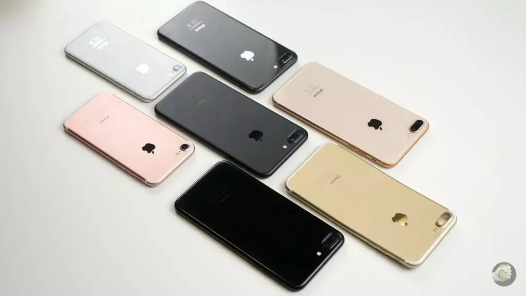 Spazzatura obsoleta o bella moda? Pensieri sulla progettazione di iPhone 8 8303_8