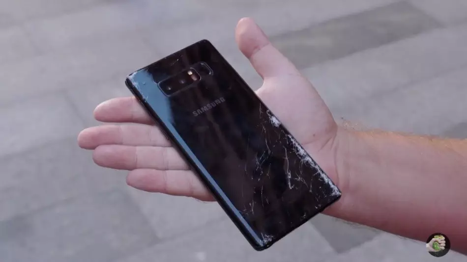 Bhris iPhone 8 an glúine samsung scáileán 8 scáileán briste