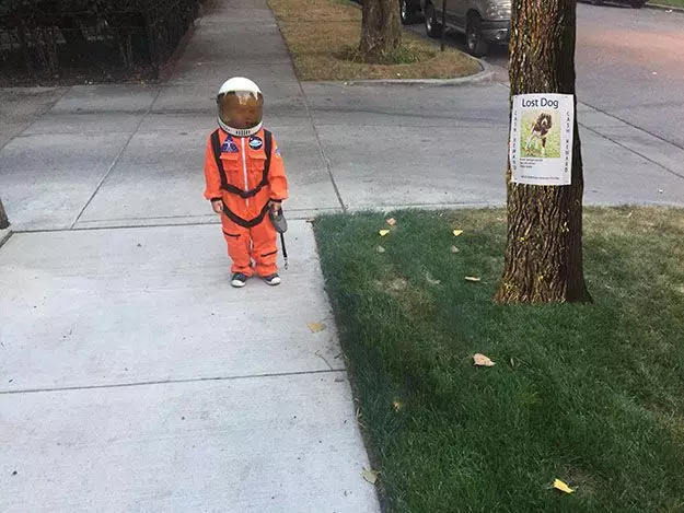 Băiatul în costumul lui Astronaut Photoshop 8355_1