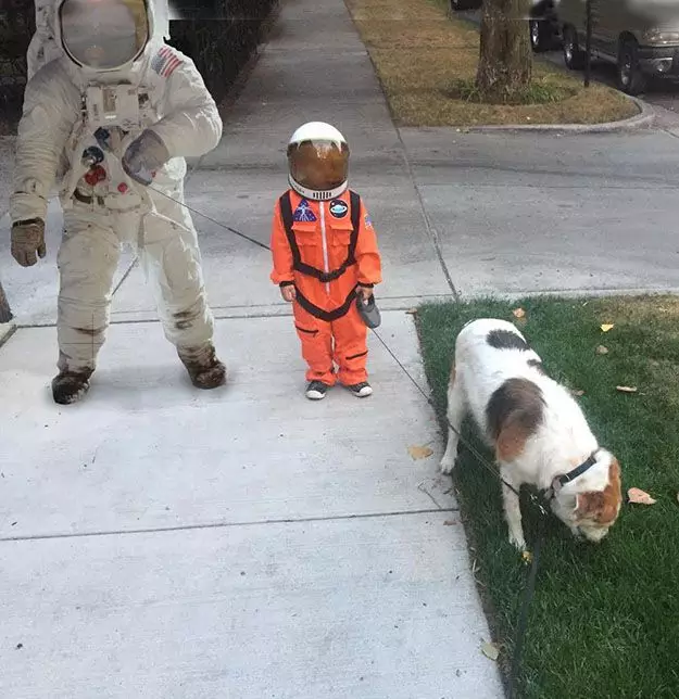 Băiatul în costumul lui Astronaut Photoshop 8355_3