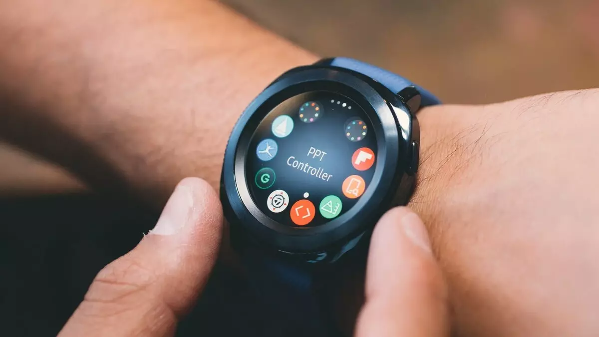 Samsung On IFA 2017: Smart Watch და სპორტული Bluetooth- ყურსასმენები 8425_0