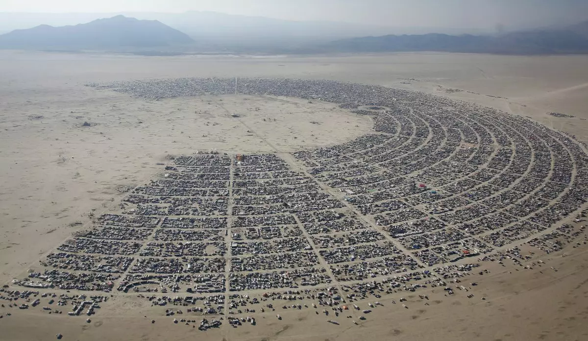 Як ідея наметового містечка на «фесті» Burning Man перетворилася на величезний бізнес 8441_1