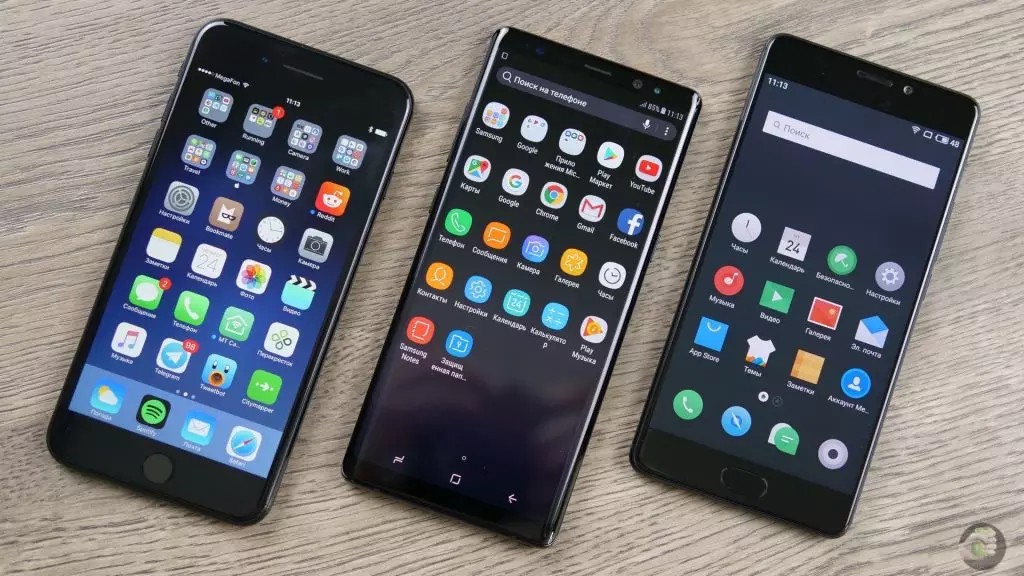 ფოტოში: iPhone 7 Plus, Samsung Galaxy Note 8, Meizu Pro 7 Plus
