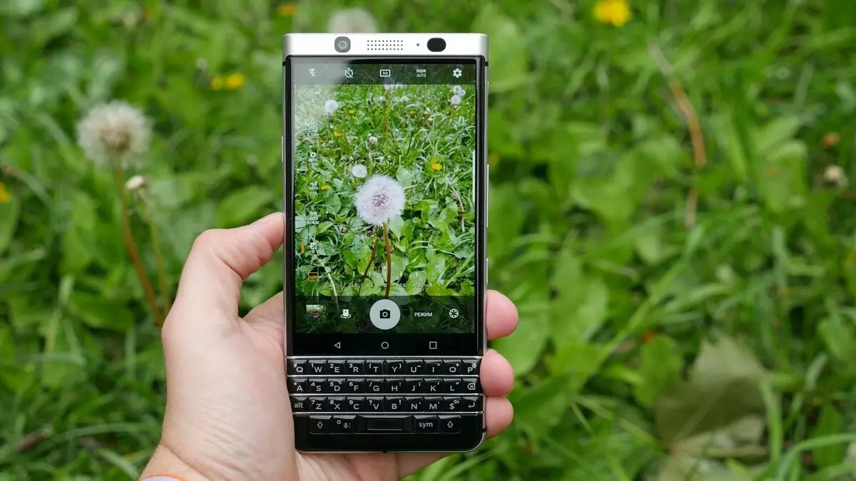 Blackberry Keyone: Solid Android con bottone 8649_0