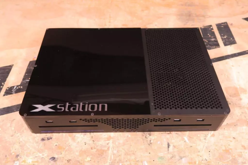 Har du sett en sådan hybrid PS4 och Xbox One? Ja, det här är en ovanlig spel Xstation 8735_3
