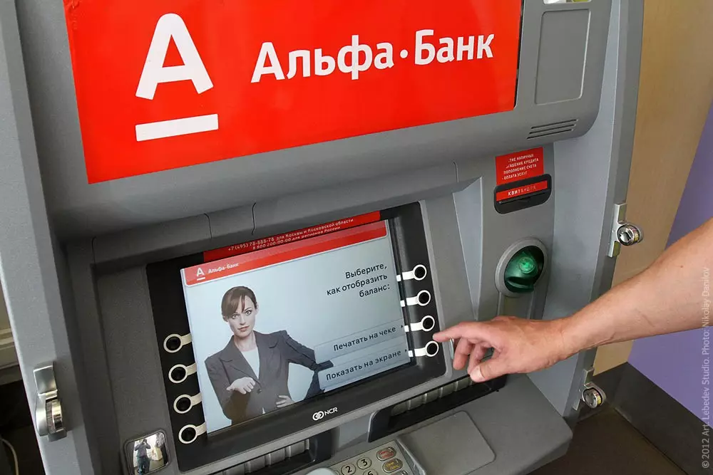 Särskilda bankomater av Alfa-Bank för Android Pay Apple Pay och Samsung Pay togs till Ryssland 8746_0