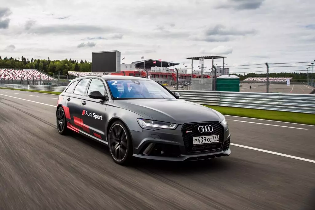 Op Audi R8 lafen, Rs7, Rs6 op der Moskau Raceway Raceway Streck 8753_13