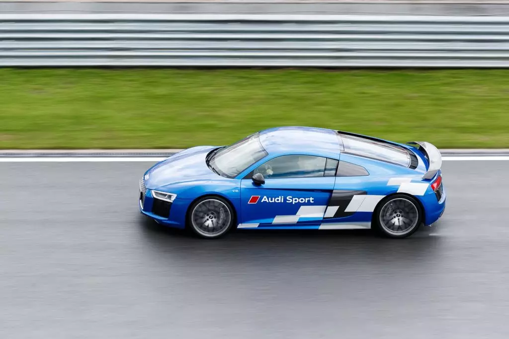 Op Audi R8 lafen, Rs7, Rs6 op der Moskau Raceway Raceway Streck 8753_2