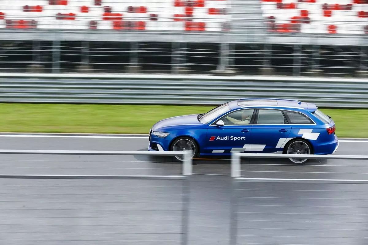 Op Audi R8 lafen, Rs7, Rs6 op der Moskau Raceway Raceway Streck 8753_22