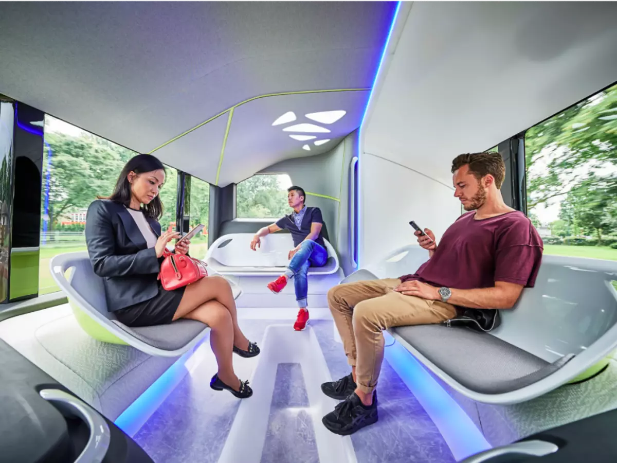 ¡Para viajes para pasar! Mercedes mostró un autobús del futuro. 8781_7