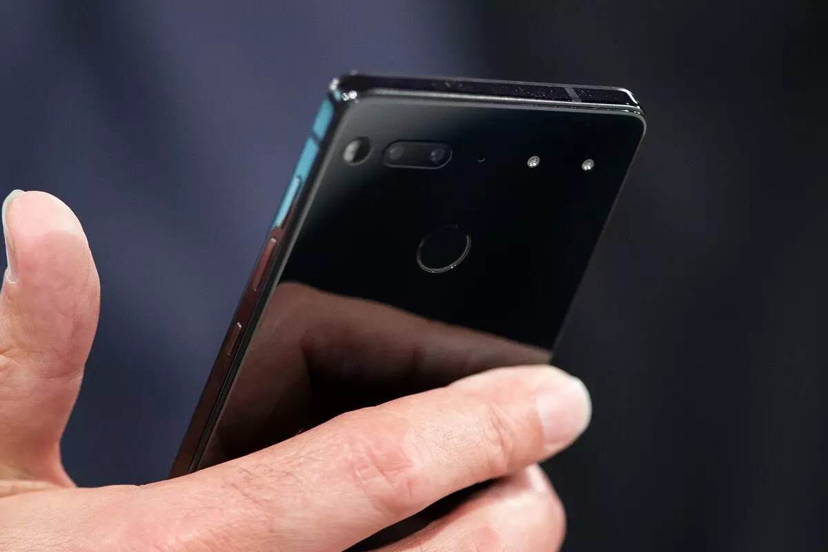 Essential Phone - эксклюзіў мабільнага аператара Sprint і не проста так ... 8804_0