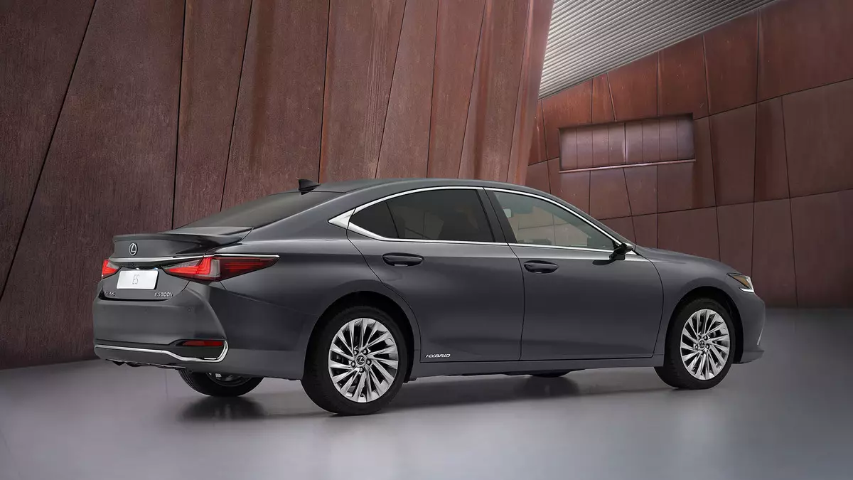 Photosost: Updated Lexus ES erhielt Kameras anstelle von Spiegeln und einer neuen Suspension 881_10