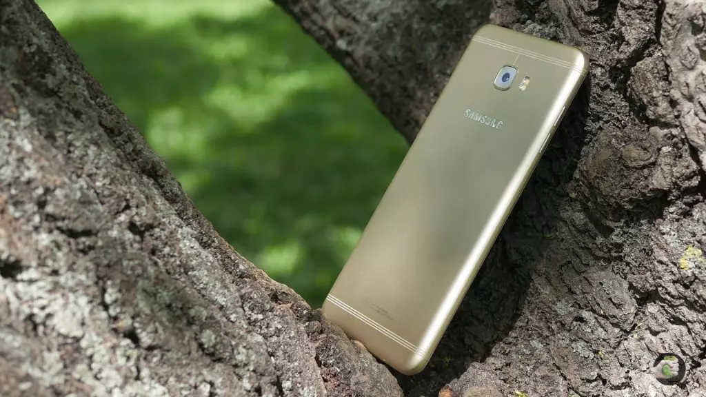 Samsung Galaxy C7 Pro: Ինչպես ծեծել չինարենին: 8852_2