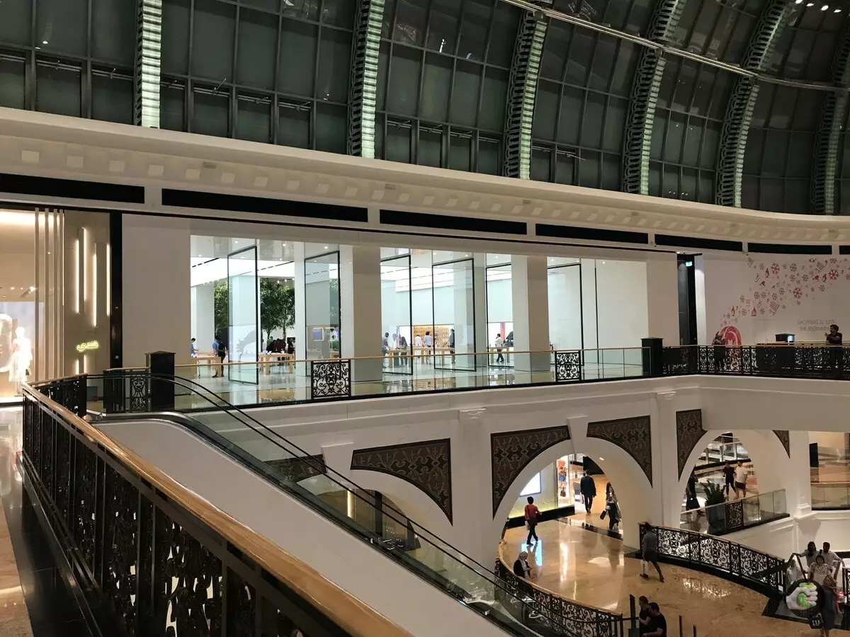 Tshiab Apple Store hauv Dubai: Yees duab, yees duab, zoo siab! 8891_1