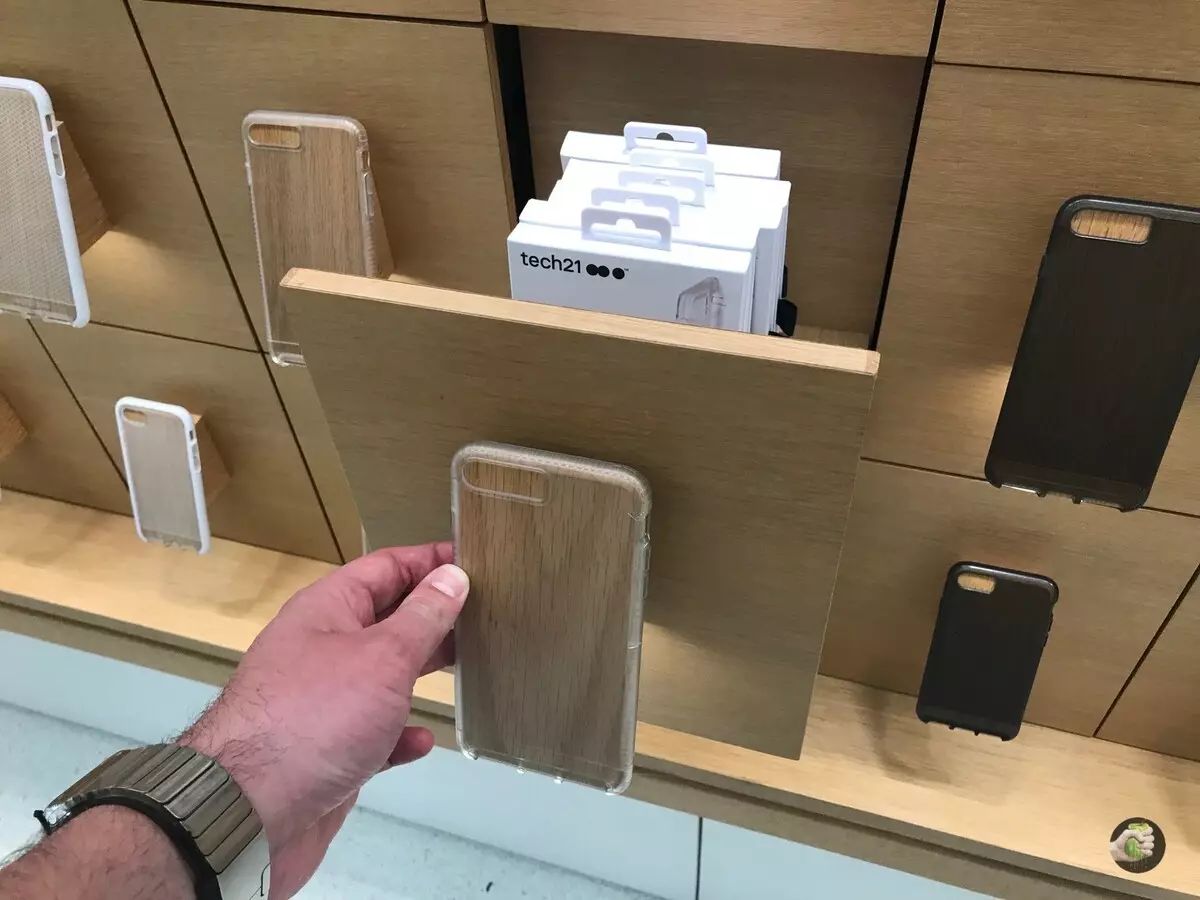 Tshiab Apple Store hauv Dubai: Yees duab, yees duab, zoo siab! 8891_23