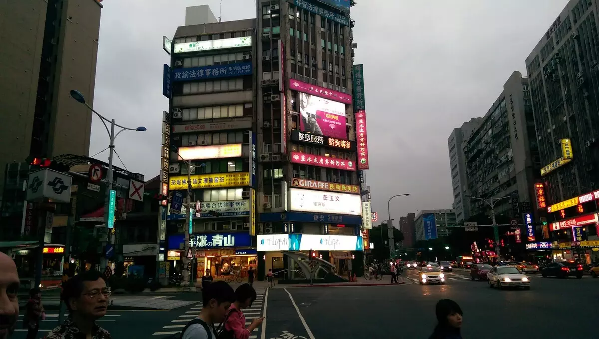 Es retira al telèfon intel·ligent №3: Fotografia del carrer 8949_0