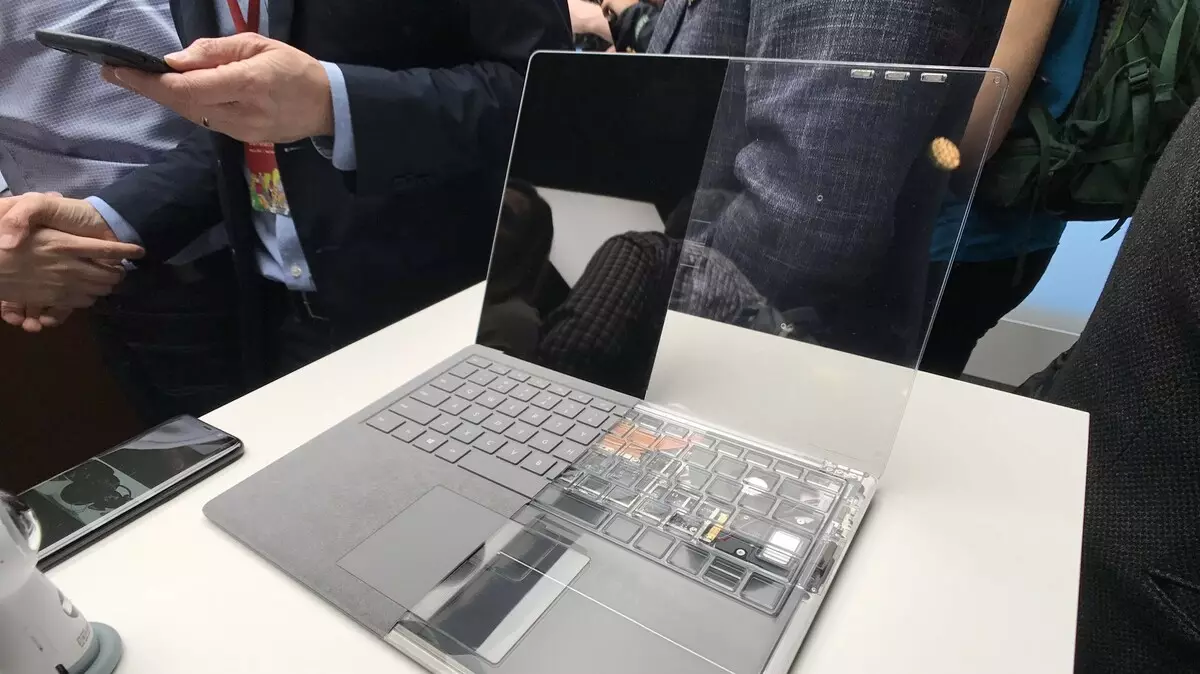 Newyddbethau Microsoft: Laptop Windows 10 S a Microsoft Wyneb 9075_0