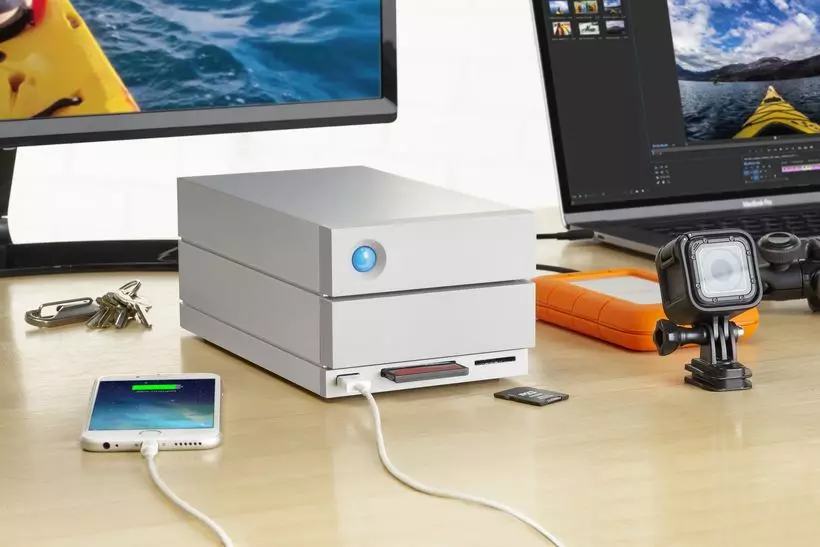 This is a thing: docking station for 20 TB 9085_0