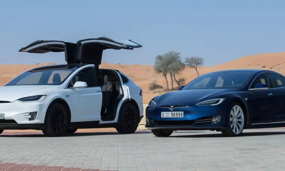 W Dubaju nawet taksówka jest bezzałogowa Tesla 9417_0