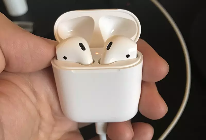 AirPods-piegāde.