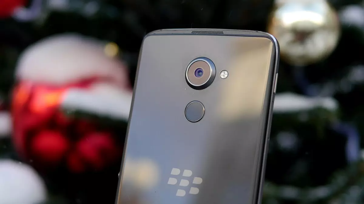 Dlaczego najfajniejszy Alsatel zamienił się w BlackBerry? 9822_0