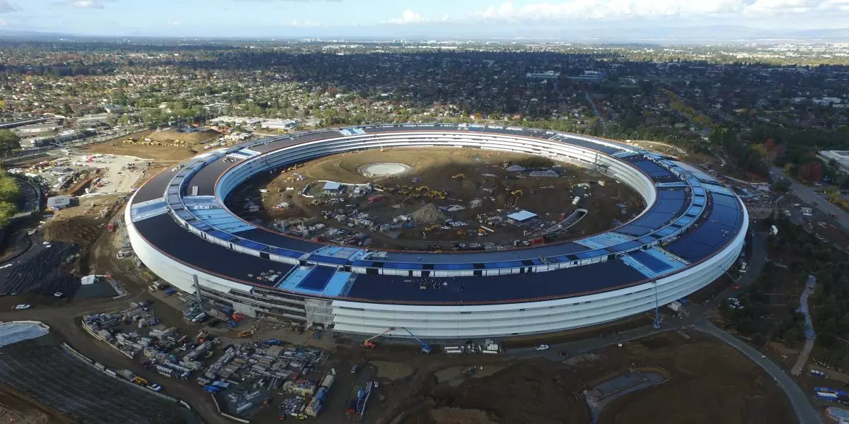 Nuwe Apple-kampus is amper gereed, pragtige uitsig op die drone