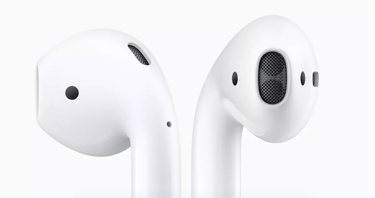 UTim Cook waphendula incwadi yomsebenzisi ngokuqala kokuthengisa kwama-wireless airpods 9990_0